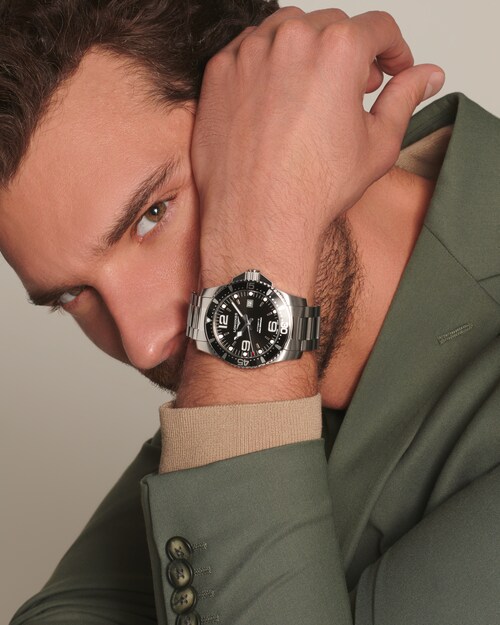 Hydroconquest Automatic watch 44mm, Sunray black L38414566 | Longines US