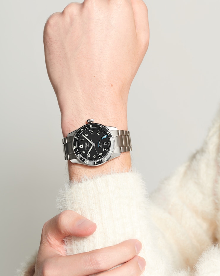 Longines Spirit Zulu Time 오토매틱 스테인리스 스틸 및 세라믹 매트 블랙 다이얼과 브레이슬릿