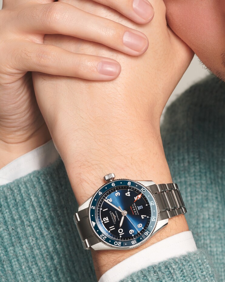 Longines Spirit Zulu Time 오토매틱 스테인리스 스틸 및 세라믹 선레이 블루 다이얼과 브레이슬릿
